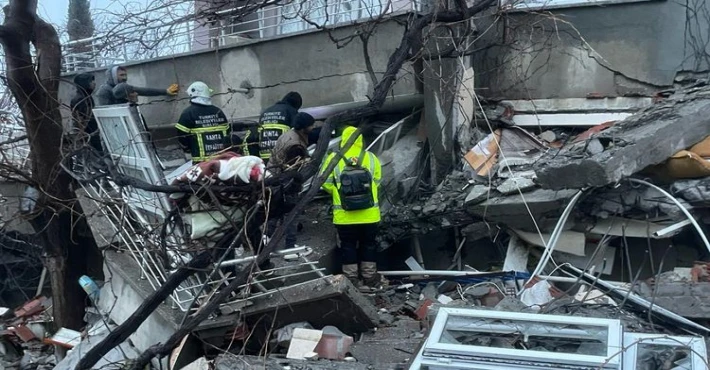 Azerbaycan, deprem nedeniyle Türkiye'ye 370 kişilik arama kurtarma ... Azerbaycan, deprem nedeniyle Türkiye'ye 370 kişilik arama kurtarma ...