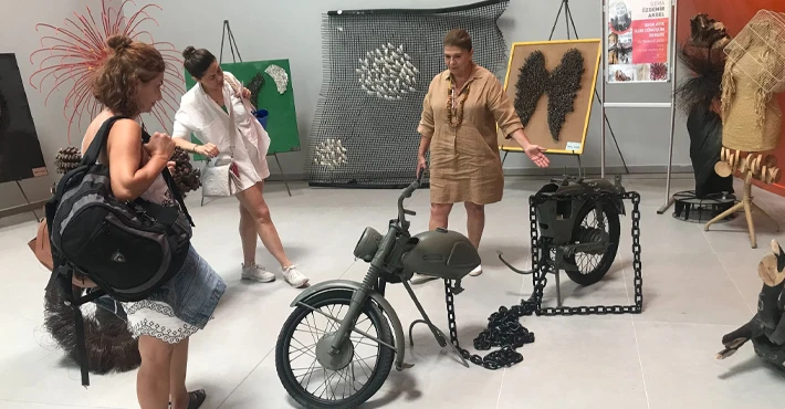 “Sıfır Atık İleri Dönüşüm” sergisi Ercan’da yolculara merhaba dedi ...