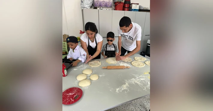 DAÜ’den görme engelli çocuklara özel pizza yapımı atölyesi - Kıbrıs ... DAÜ’den görme engelli çocuklara özel pizza yapımı atölyesi - Kıbrıs ...